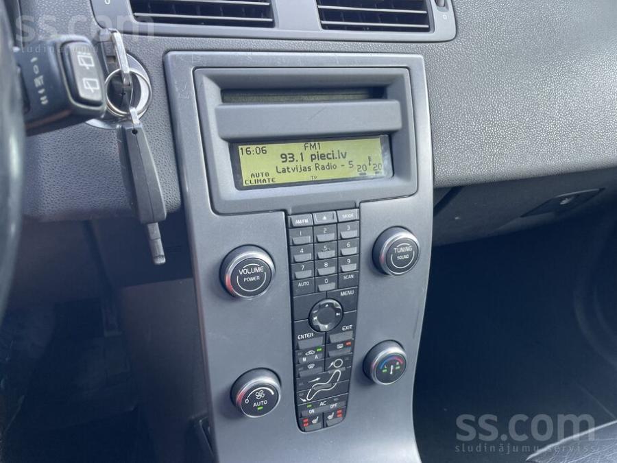Balts Volvo V50 2009 Rīga, ar dzinēja tilpumu 1.60 L un nobraukumu 333 tūkst. km par 3290 €, foto 25 vietnē AUTOMOTO.COM.LV