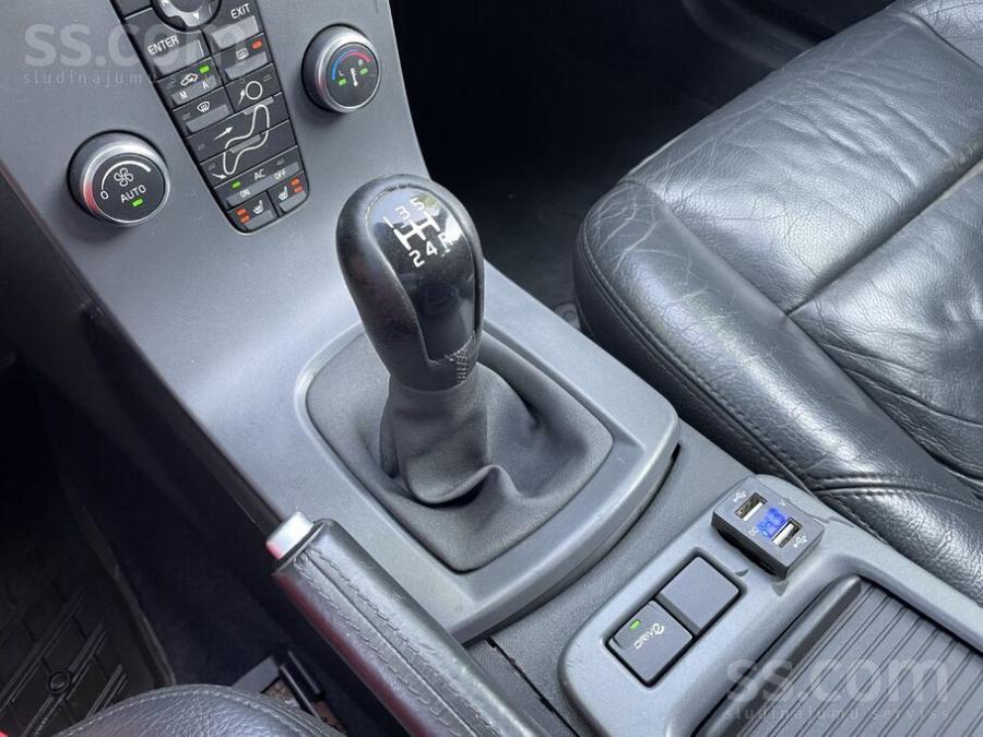 Balts Volvo V50 2009 Rīga, ar dzinēja tilpumu 1.60 L un nobraukumu 333 tūkst. km par 3290 €, foto 26 vietnē AUTOMOTO.COM.LV