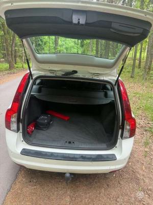 White Volvo V50 2009 in Siauliai, with an engine capacity of 0.00 L and mileage of 256 thousand km for 3250 €, photo 5 on AUTOMOTO.COM.LV