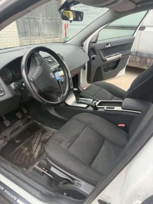 White Volvo V50 2009 in Siauliai, with an engine capacity of 0.00 L and mileage of 256 thousand km for 3250 €, photo 10 on AUTOMOTO.COM.LV