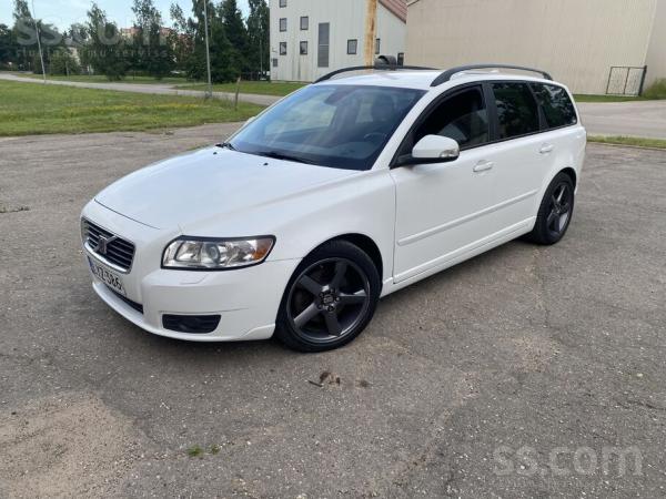 White Volvo V50 2009 in Ludza, with an engine capacity of 2.00 L and mileage of 0 thousand km for 3500 €, photo 9 on AUTOMOTO.COM.LV