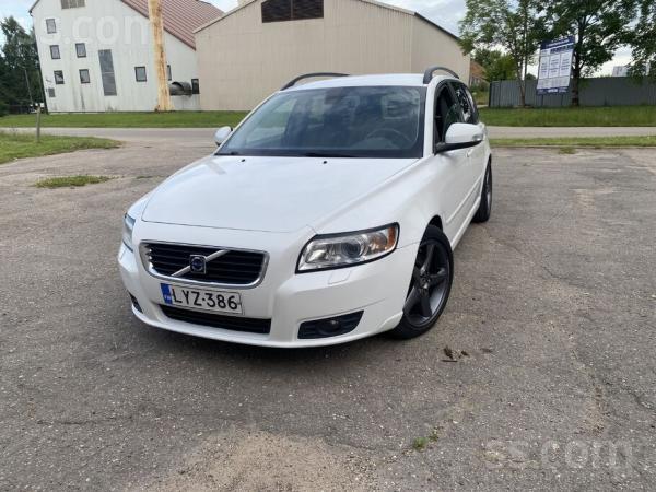 White Volvo V50 2009 in Ludza, with an engine capacity of 2.00 L and mileage of 0 thousand km for 3500 €, photo 10 on AUTOMOTO.COM.LV