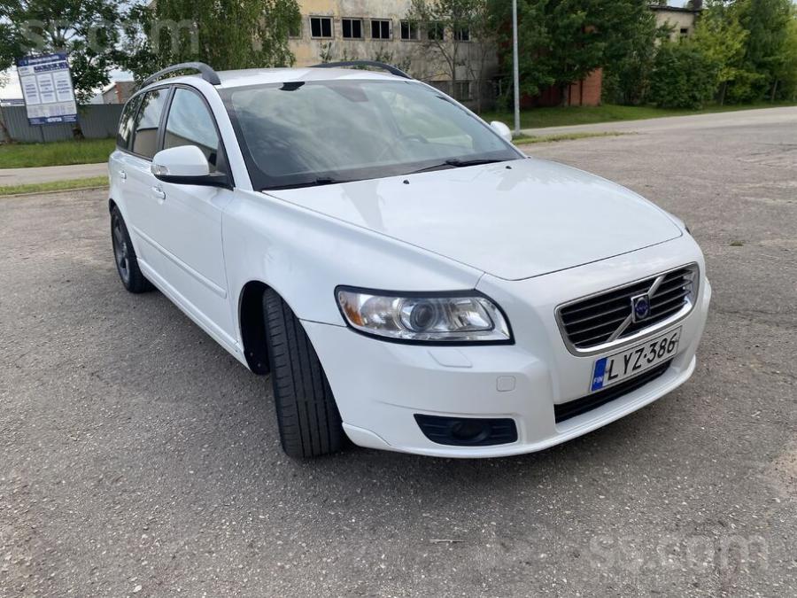 Balts Volvo V50 2009 Ludza, ar dzinēja tilpumu 2.00 L un nobraukumu 0 tūkst. km par 3500 €, foto 1 vietnē AUTOMOTO.COM.LV