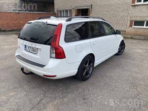 Balts Volvo V50 2009 Ludza, ar dzinēja tilpumu 2.00 L un nobraukumu 0 tūkst. km par 3500 €, foto 3 vietnē AUTOMOTO.COM.LV