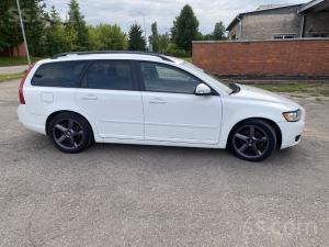 Balts Volvo V50 2009 Ludza, ar dzinēja tilpumu 2.00 L un nobraukumu 0 tūkst. km par 3500 €, foto 5 vietnē AUTOMOTO.COM.LV