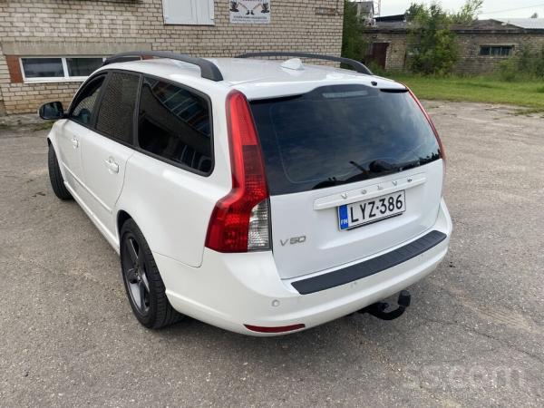 White Volvo V50 2009 in Ludza, with an engine capacity of 2.00 L and mileage of 0 thousand km for 3500 €, photo 6 on AUTOMOTO.COM.LV