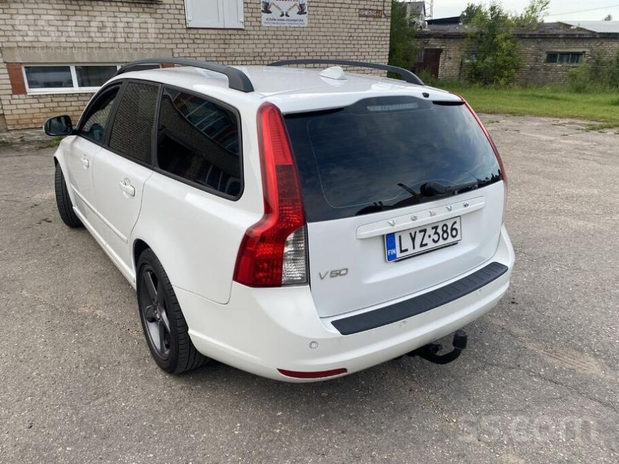 Balts Volvo V50 2009 Ludza, ar dzinēja tilpumu 2.00 L un nobraukumu 0 tūkst. km par 3500 €, foto 7 vietnē AUTOMOTO.COM.LV