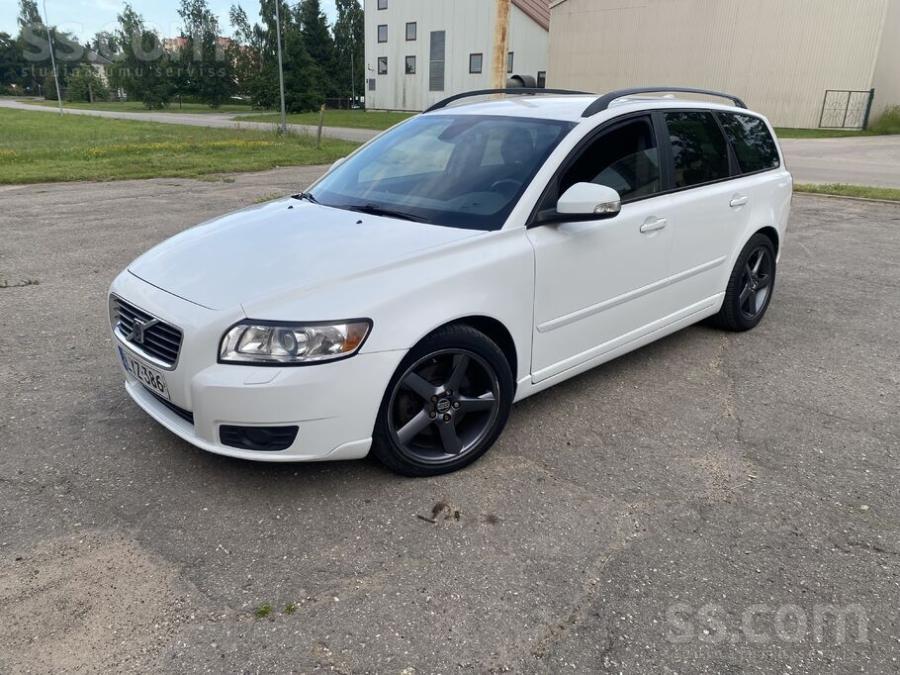 Balts Volvo V50 2009 Ludza, ar dzinēja tilpumu 2.00 L un nobraukumu 0 tūkst. km par 3500 €, foto 10 vietnē AUTOMOTO.COM.LV