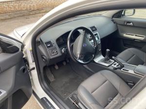 Balts Volvo V50 2009 Ludza, ar dzinēja tilpumu 2.00 L un nobraukumu 0 tūkst. km par 3500 €, foto 13 vietnē AUTOMOTO.COM.LV