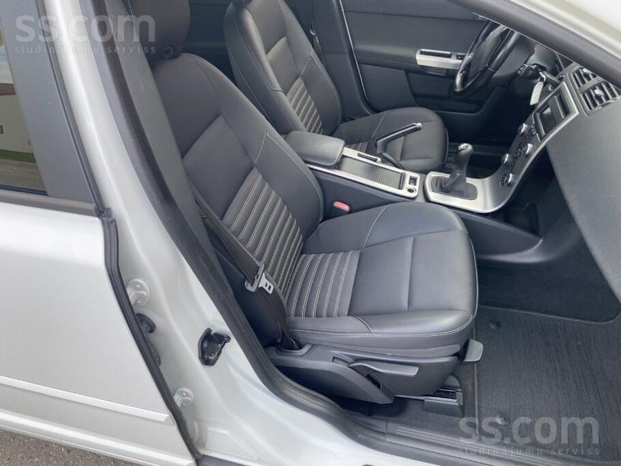 Balts Volvo V50 2009 Ludza, ar dzinēja tilpumu 2.00 L un nobraukumu 0 tūkst. km par 3500 €, foto 20 vietnē AUTOMOTO.COM.LV