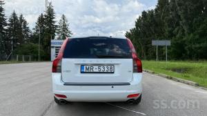Белый Вольво В50 2009 в Прейли, объемом двигателя 2.40 л и пробегом 277 тыс. км за 2800 €, фото 8 на AUTOMOTO.COM.LV