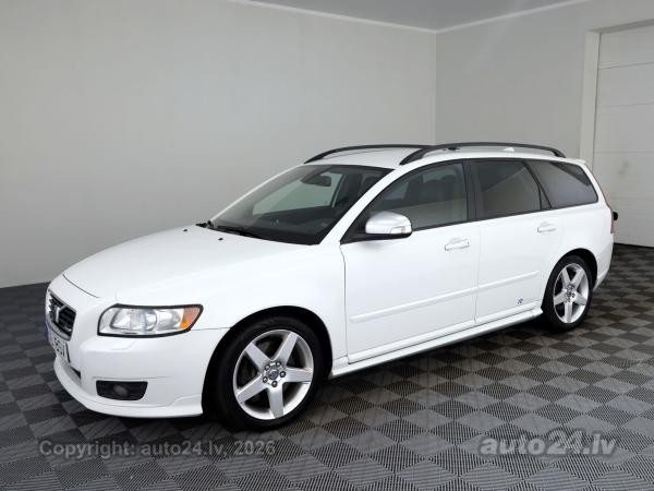 White Volvo V50 2009 in Tallinn, with an engine capacity of 2.00 L and mileage of 269 thousand km for 2999 €, photo 2 on AUTOMOTO.COM.LV