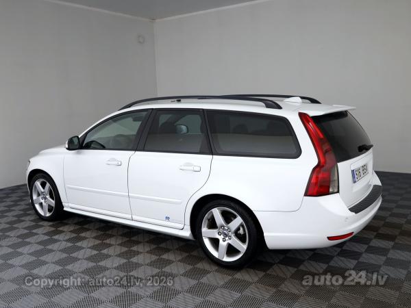 White Volvo V50 2009 in Tallinn, with an engine capacity of 2.00 L and mileage of 269 thousand km for 2999 €, photo 4 on AUTOMOTO.COM.LV