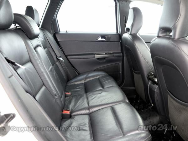 White Volvo V50 2009 in Tallinn, with an engine capacity of 2.00 L and mileage of 269 thousand km for 2999 €, photo 7 on AUTOMOTO.COM.LV