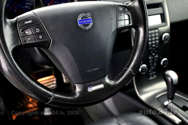 White Volvo V50 2009 in Tallinn, with an engine capacity of 2.00 L and mileage of 269 thousand km for 2999 €, photo 9 on AUTOMOTO.COM.LV