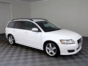 Balts Volvo V50 2009 Tallina, ar dzinēja tilpumu 2.00 L un nobraukumu 269 tūkst. km par 2999 €, foto  vietnē AUTOMOTO.COM.LV