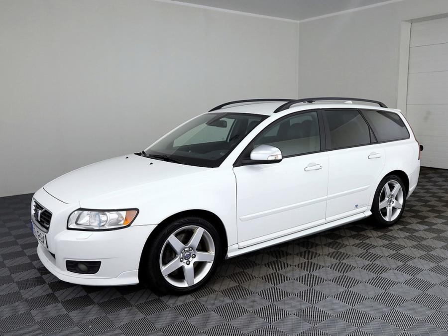 Balts Volvo V50 2009 Tallina, ar dzinēja tilpumu 2.00 L un nobraukumu 269 tūkst. km par 2999 €, foto 3 vietnē AUTOMOTO.COM.LV