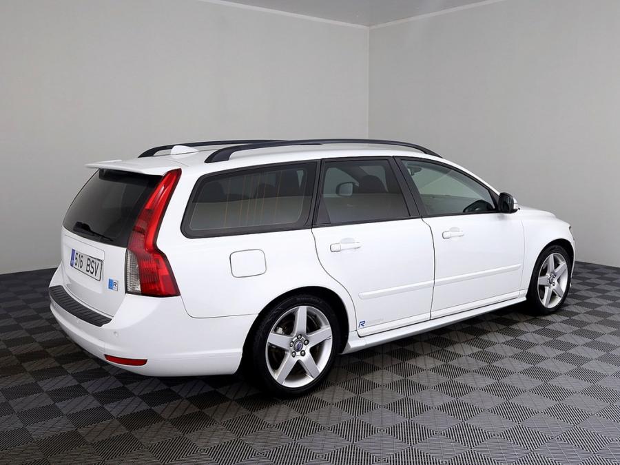 Balts Volvo V50 2009 Tallina, ar dzinēja tilpumu 2.00 L un nobraukumu 269 tūkst. km par 2999 €, foto 4 vietnē AUTOMOTO.COM.LV