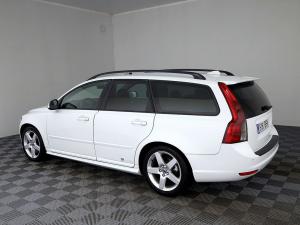 Balts Volvo V50 2009 Tallina, ar dzinēja tilpumu 2.00 L un nobraukumu 269 tūkst. km par 2999 €, foto 5 vietnē AUTOMOTO.COM.LV