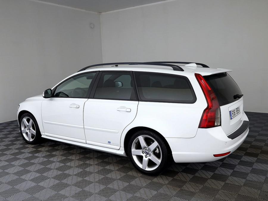 Balts Volvo V50 2009 Tallina, ar dzinēja tilpumu 2.00 L un nobraukumu 269 tūkst. km par 2999 €, foto 5 vietnē AUTOMOTO.COM.LV