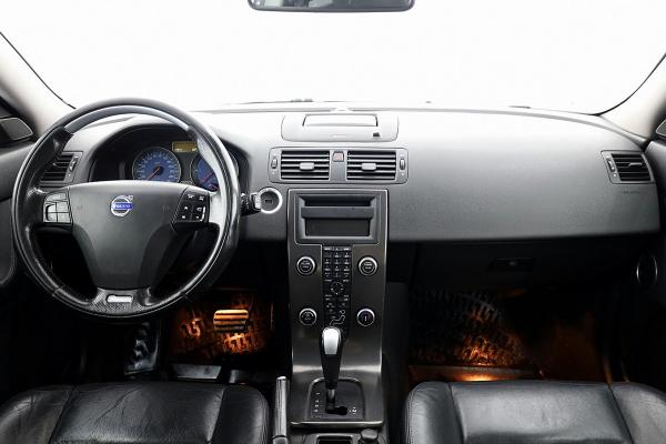 White Volvo V50 2009 in Tallinn, with an engine capacity of 2.00 L and mileage of 269 thousand km for 2999 €, photo 5 on AUTOMOTO.COM.LV
