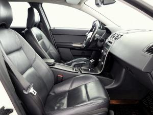 Balts Volvo V50 2009 Tallina, ar dzinēja tilpumu 2.00 L un nobraukumu 269 tūkst. km par 2999 €, foto 7 vietnē AUTOMOTO.COM.LV