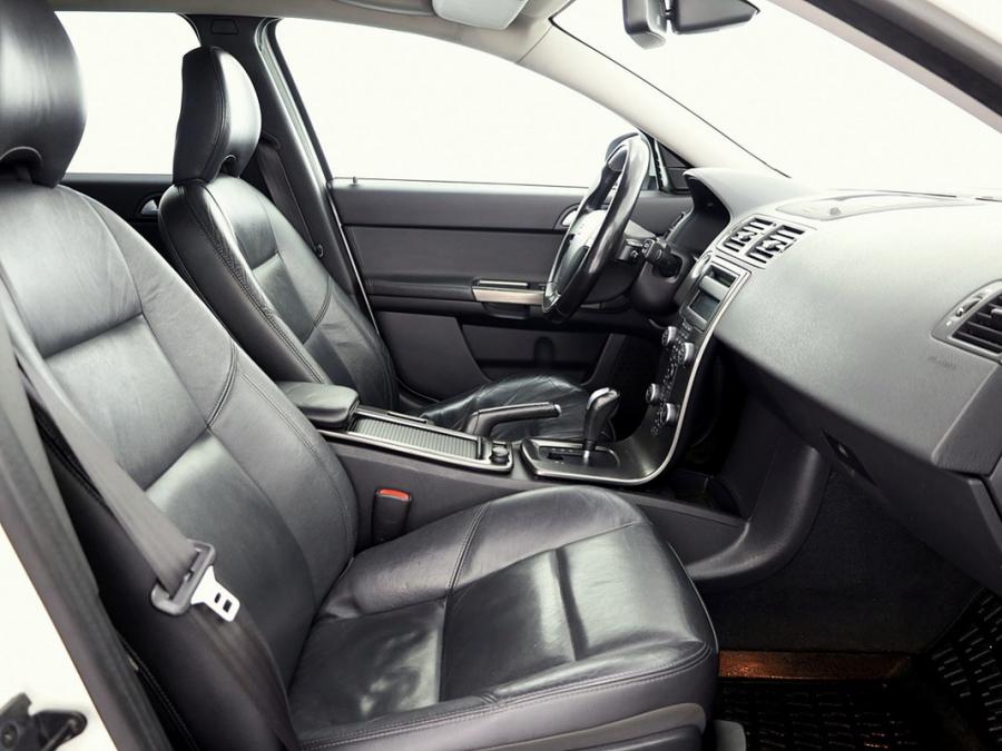 Balts Volvo V50 2009 Tallina, ar dzinēja tilpumu 2.00 L un nobraukumu 269 tūkst. km par 2999 €, foto 7 vietnē AUTOMOTO.COM.LV