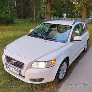 Balts Volvo V50 2009 Veru, ar dzinēja tilpumu 1.60 L un nobraukumu 303 tūkst. km par 3400 €, foto  vietnē AUTOMOTO.COM.LV