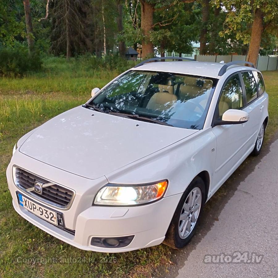 Balts Volvo V50 2009 Veru, ar dzinēja tilpumu 1.60 L un nobraukumu 303 tūkst. km par 3400 €, foto 1 vietnē AUTOMOTO.COM.LV