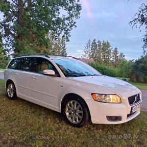 Balts Volvo V50 2009 Veru, ar dzinēja tilpumu 1.60 L un nobraukumu 303 tūkst. km par 3400 €, foto 4 vietnē AUTOMOTO.COM.LV