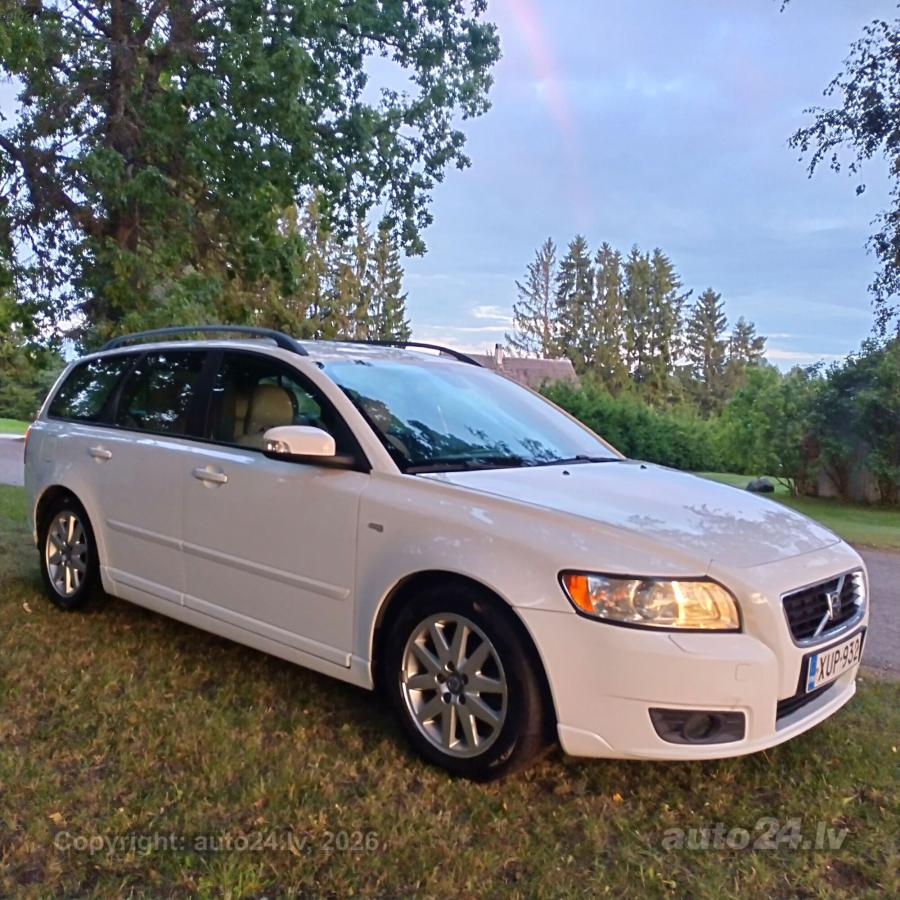 Balts Volvo V50 2009 Veru, ar dzinēja tilpumu 1.60 L un nobraukumu 303 tūkst. km par 3400 €, foto 4 vietnē AUTOMOTO.COM.LV