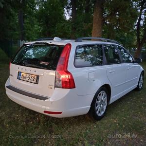 Balts Volvo V50 2009 Veru, ar dzinēja tilpumu 1.60 L un nobraukumu 303 tūkst. km par 3400 €, foto 6 vietnē AUTOMOTO.COM.LV