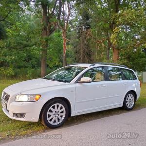 Balts Volvo V50 2009 Veru, ar dzinēja tilpumu 1.60 L un nobraukumu 303 tūkst. km par 3400 €, foto 18 vietnē AUTOMOTO.COM.LV