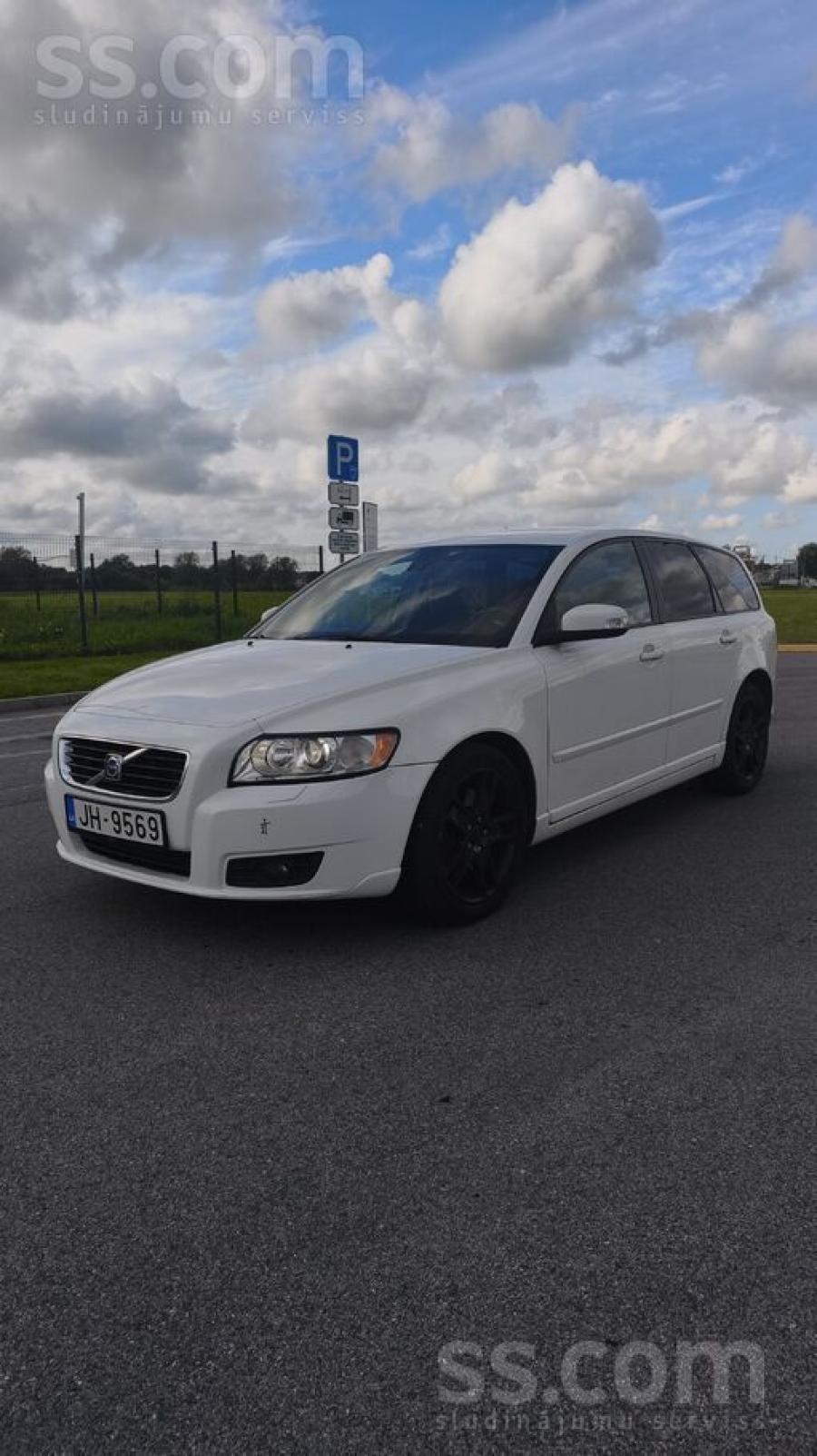 Balts Volvo V50 2009 Rīga, ar dzinēja tilpumu 2.00 L un nobraukumu 298 tūkst. km par 4000 €, foto 1 vietnē AUTOMOTO.COM.LV