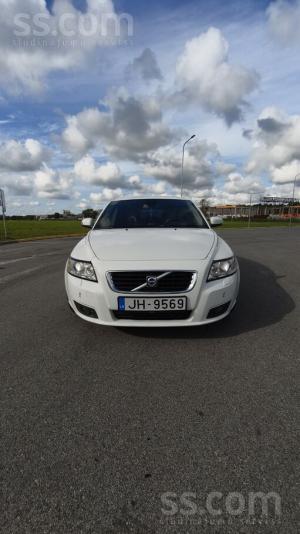 Balts Volvo V50 2009 Rīga, ar dzinēja tilpumu 2.00 L un nobraukumu 298 tūkst. km par 4000 €, foto 3 vietnē AUTOMOTO.COM.LV