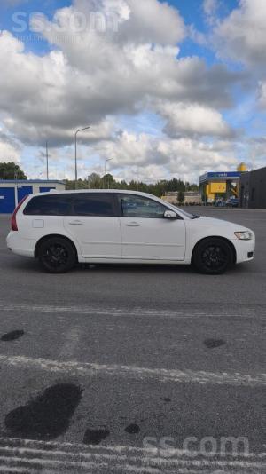 Balts Volvo V50 2009 Rīga, ar dzinēja tilpumu 2.00 L un nobraukumu 298 tūkst. km par 4000 €, foto 5 vietnē AUTOMOTO.COM.LV