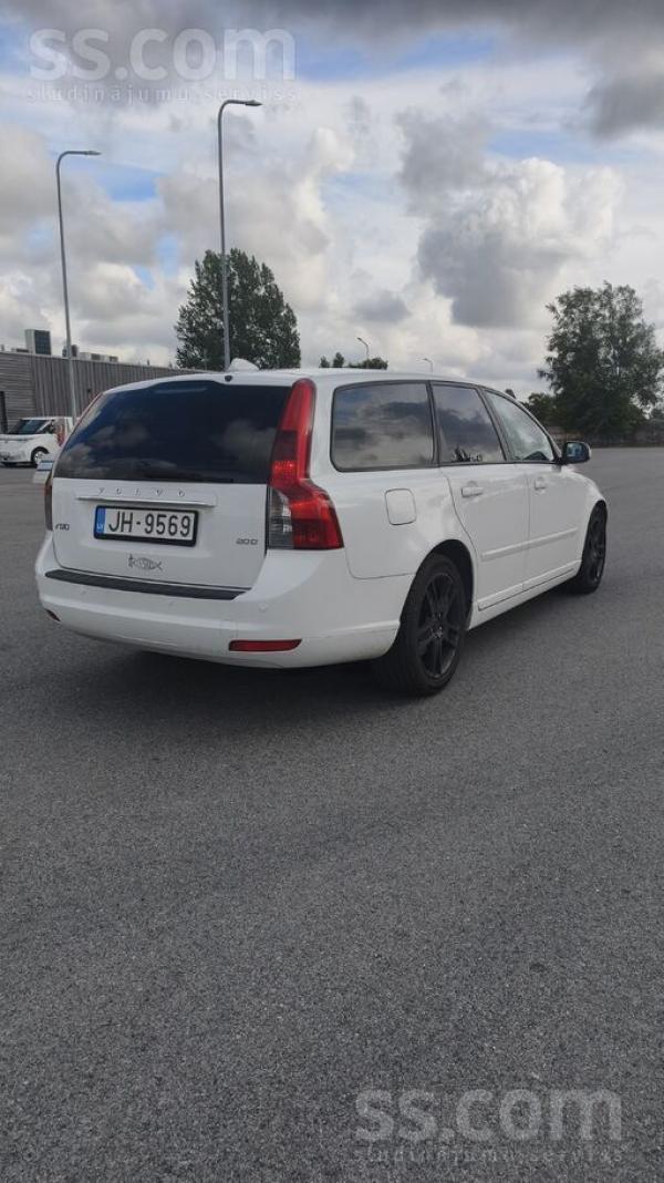 Balts Volvo V50 2009 Rīga, ar dzinēja tilpumu 2.00 L un nobraukumu 298 tūkst. km par 4000 €, foto 5 vietnē AUTOMOTO.COM.LV