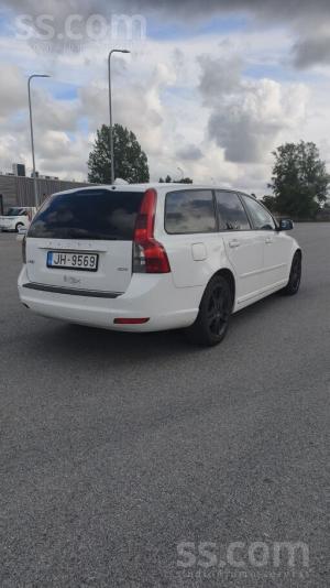 Balts Volvo V50 2009 Rīga, ar dzinēja tilpumu 2.00 L un nobraukumu 298 tūkst. km par 4000 €, foto 6 vietnē AUTOMOTO.COM.LV
