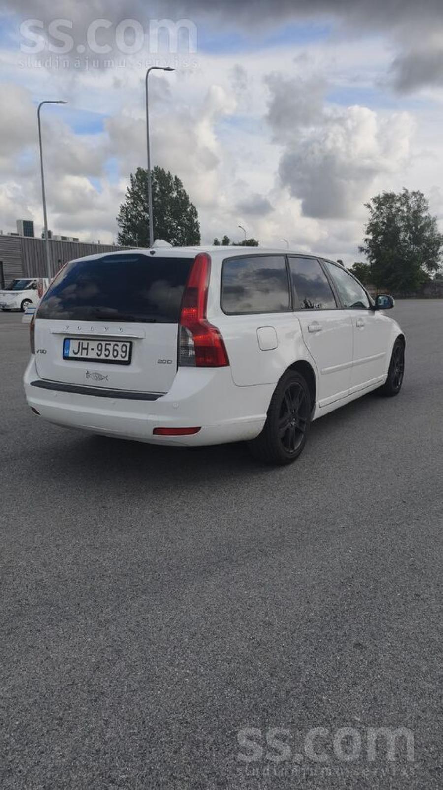 Balts Volvo V50 2009 Rīga, ar dzinēja tilpumu 2.00 L un nobraukumu 298 tūkst. km par 4000 €, foto 6 vietnē AUTOMOTO.COM.LV