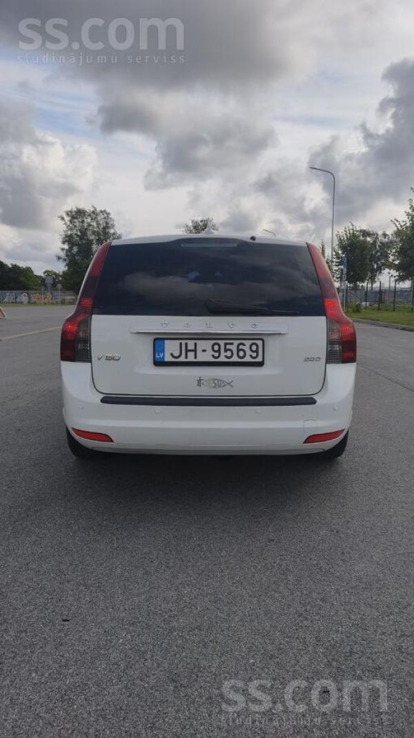 Balts Volvo V50 2009 Rīga, ar dzinēja tilpumu 2.00 L un nobraukumu 298 tūkst. km par 4000 €, foto 6 vietnē AUTOMOTO.COM.LV