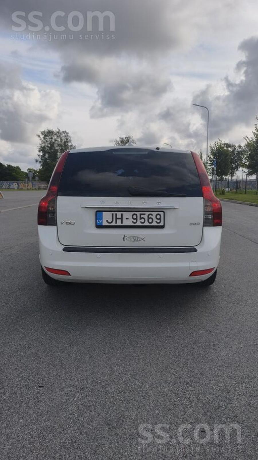 Balts Volvo V50 2009 Rīga, ar dzinēja tilpumu 2.00 L un nobraukumu 298 tūkst. km par 4000 €, foto 7 vietnē AUTOMOTO.COM.LV