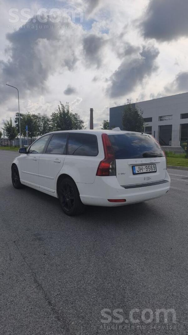 Balts Volvo V50 2009 Rīga, ar dzinēja tilpumu 2.00 L un nobraukumu 298 tūkst. km par 4000 €, foto 7 vietnē AUTOMOTO.COM.LV