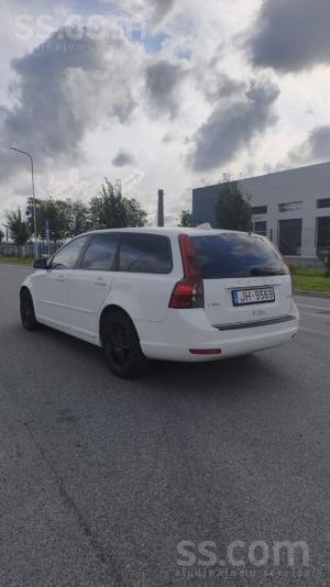Balts Volvo V50 2009 Rīga, ar dzinēja tilpumu 2.00 L un nobraukumu 298 tūkst. km par 4000 €, foto 8 vietnē AUTOMOTO.COM.LV