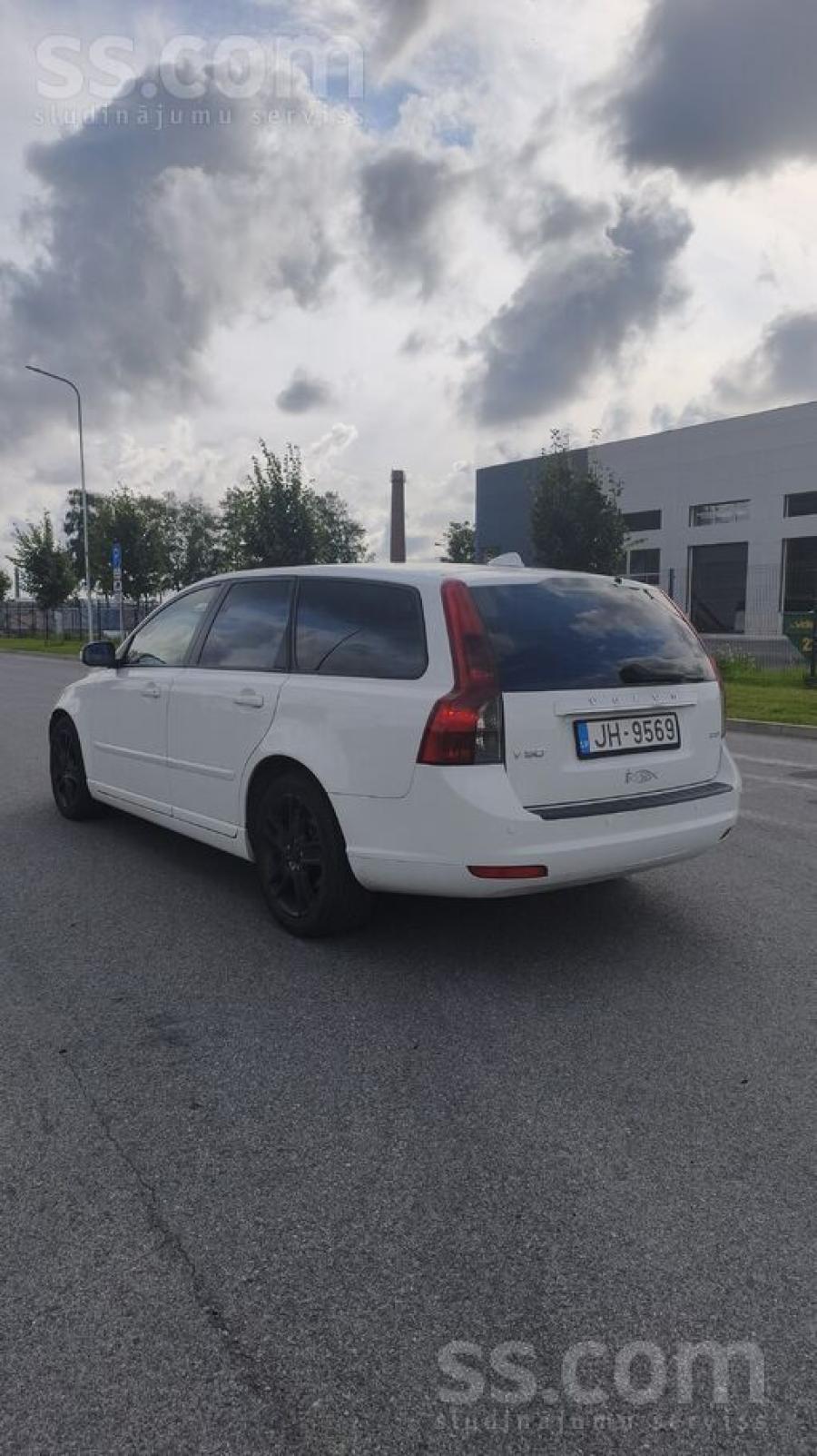 Balts Volvo V50 2009 Rīga, ar dzinēja tilpumu 2.00 L un nobraukumu 298 tūkst. km par 4000 €, foto 8 vietnē AUTOMOTO.COM.LV