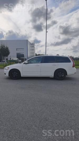 Balts Volvo V50 2009 Rīga, ar dzinēja tilpumu 2.00 L un nobraukumu 298 tūkst. km par 4000 €, foto 9 vietnē AUTOMOTO.COM.LV
