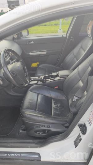 Balts Volvo V50 2009 Rīga, ar dzinēja tilpumu 2.00 L un nobraukumu 298 tūkst. km par 4000 €, foto 12 vietnē AUTOMOTO.COM.LV
