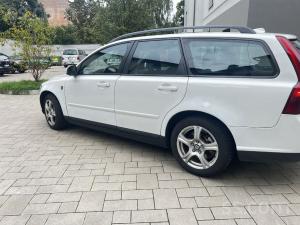 Balts Volvo V50 2009 Rīga, ar dzinēja tilpumu 2.00 L un nobraukumu 259 tūkst. km par 3200 €, foto 5 vietnē AUTOMOTO.COM.LV