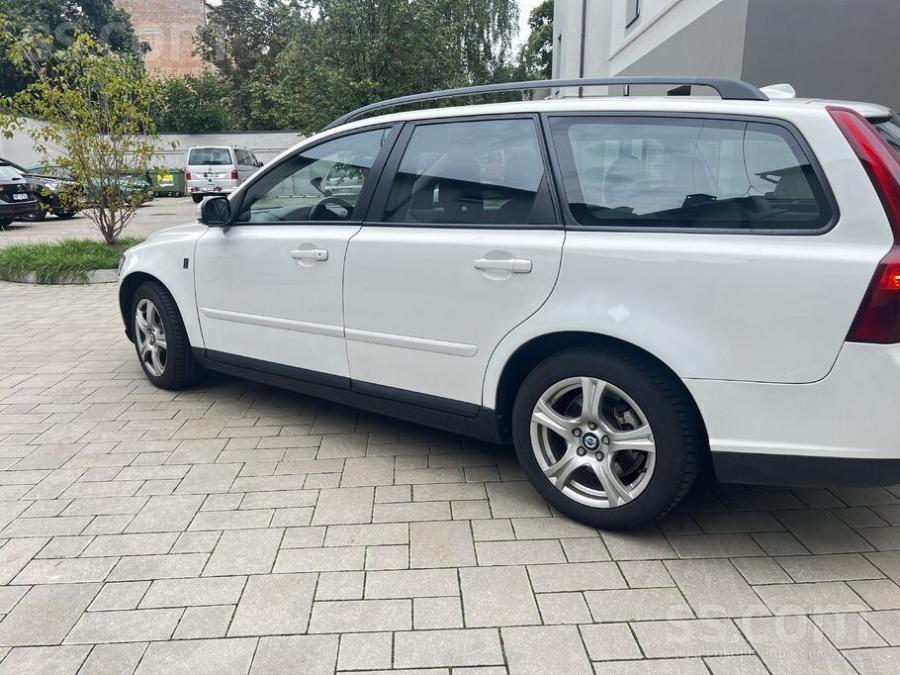 Balts Volvo V50 2009 Rīga, ar dzinēja tilpumu 2.00 L un nobraukumu 259 tūkst. km par 3200 €, foto 5 vietnē AUTOMOTO.COM.LV