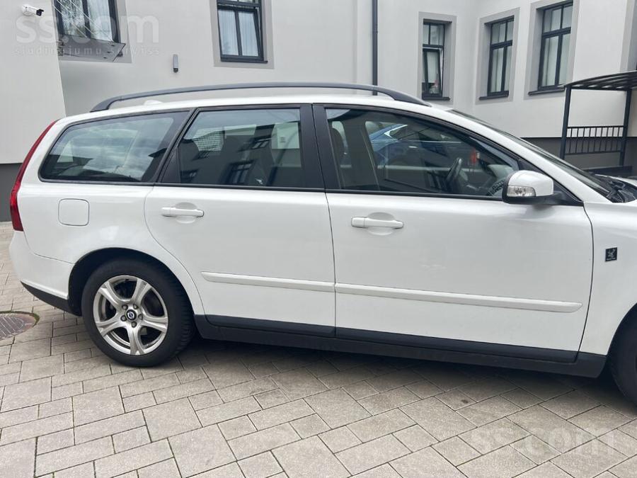 Balts Volvo V50 2009 Rīga, ar dzinēja tilpumu 2.00 L un nobraukumu 259 tūkst. km par 3200 €, foto 7 vietnē AUTOMOTO.COM.LV