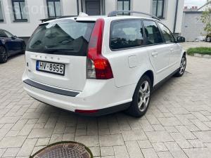 Balts Volvo V50 2009 Rīga, ar dzinēja tilpumu 2.00 L un nobraukumu 259 tūkst. km par 3200 €, foto 9 vietnē AUTOMOTO.COM.LV